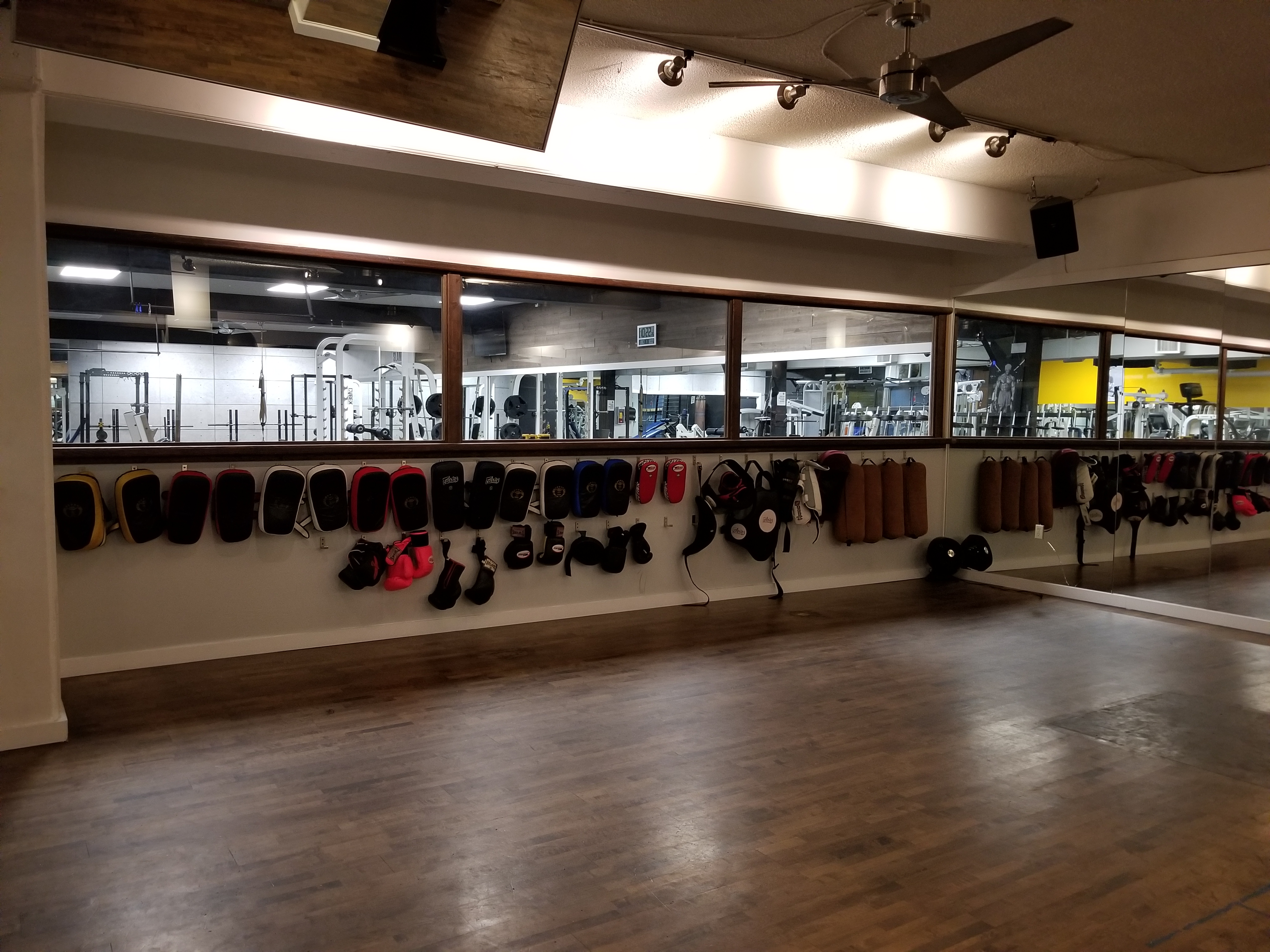 Fully Equipped Old-School Weightlifting Gym | Spartacus Gym